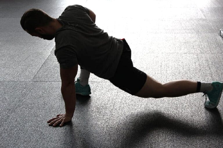 Lower Back Injury from Lifting: Prevention and Treatment - The Barbell